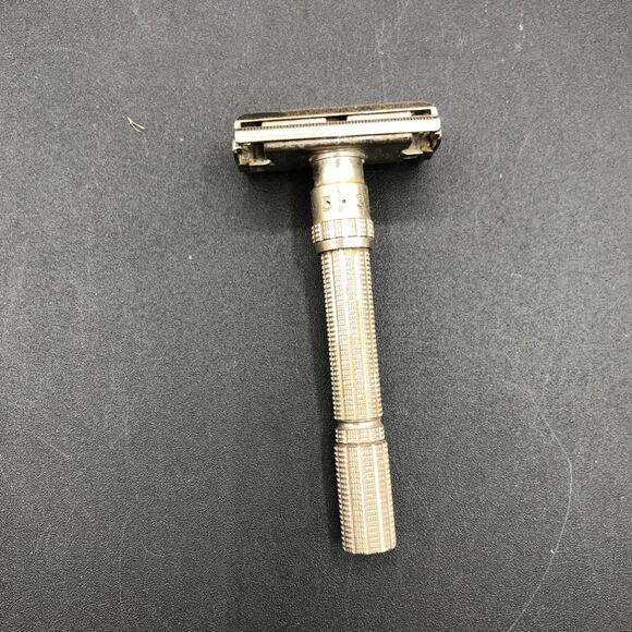 gillette | Grooming | Set Of 2 Vintage Gillette Slim G4 Adjustable ...